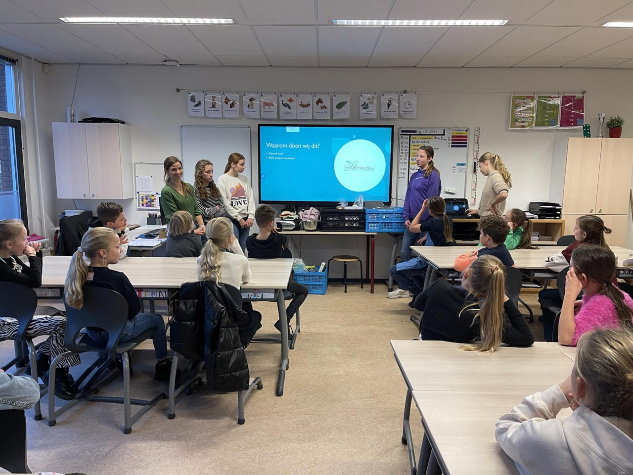 Leerlingen Twents Carmel College geven kookworkshop aan basisschool ...