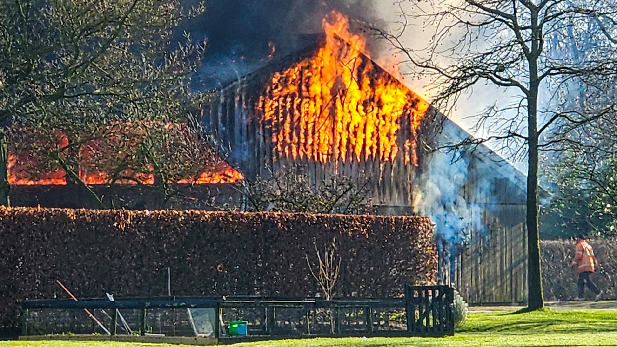 Grote uitslaande brand in Overdinkel - Hallo Losser