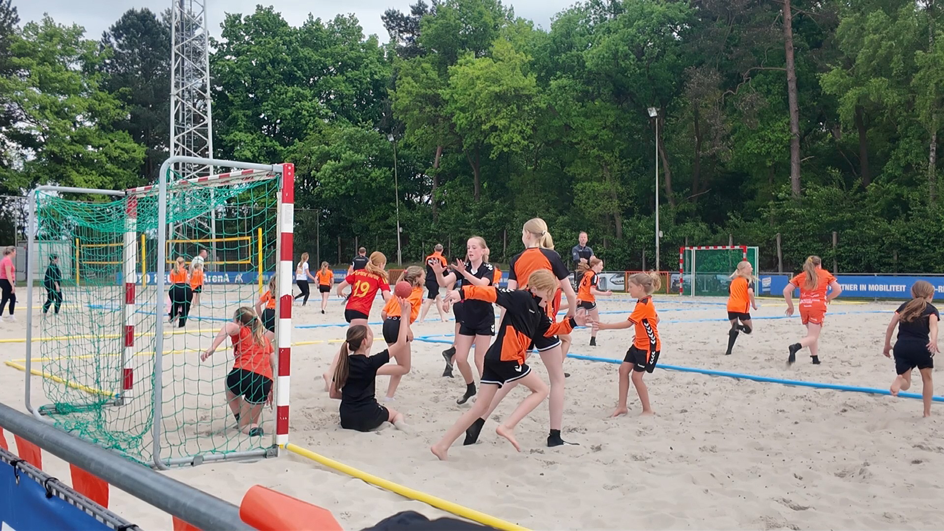 Combinatie'64 start met beachhandbal - Hallo Losser