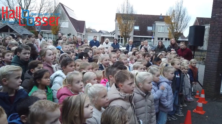 Sint Maarten op bezoek bij KBS De Martinus - Hallo Losser